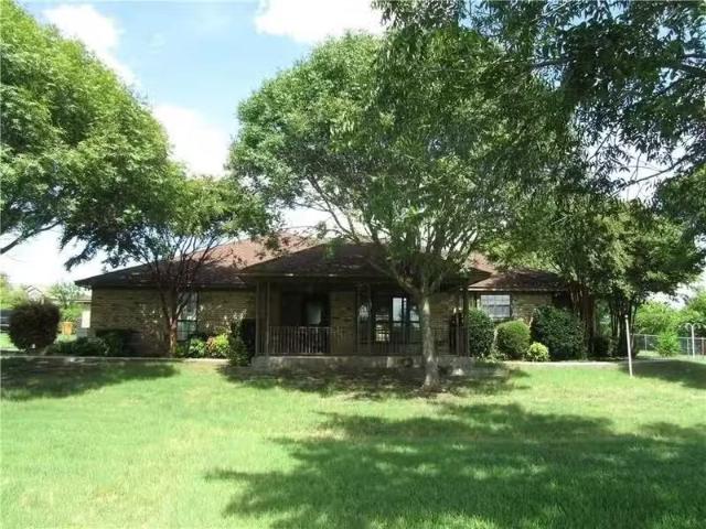 Ranch, Traditional, Single Family Residence Willow Park, TX.