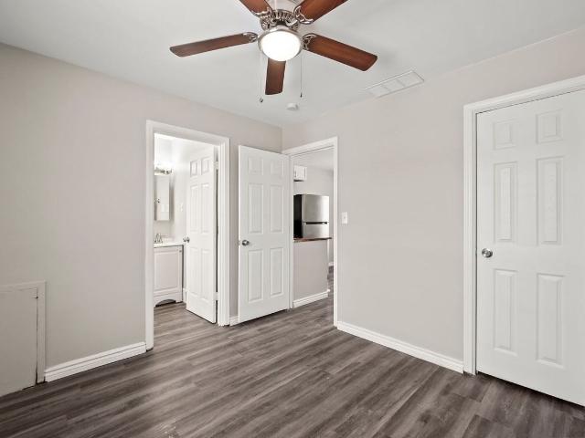 Ranch Apartment Homes in Great Troy Location 2 Bedroom Apartment for Rent at 1071 Rochester Rd, Troy, MI 48083