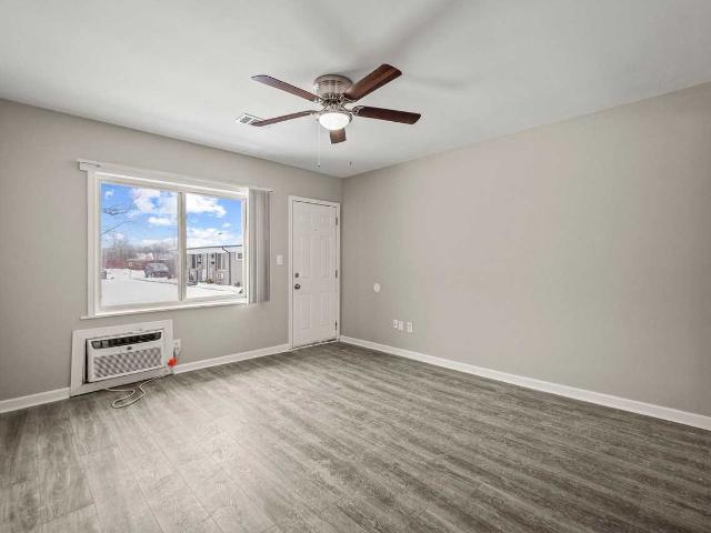 Ranch Apartment Homes in Great Troy Location 2 Bedroom Apartment for Rent at 1071 Rochester Rd, Troy, MI 48083
