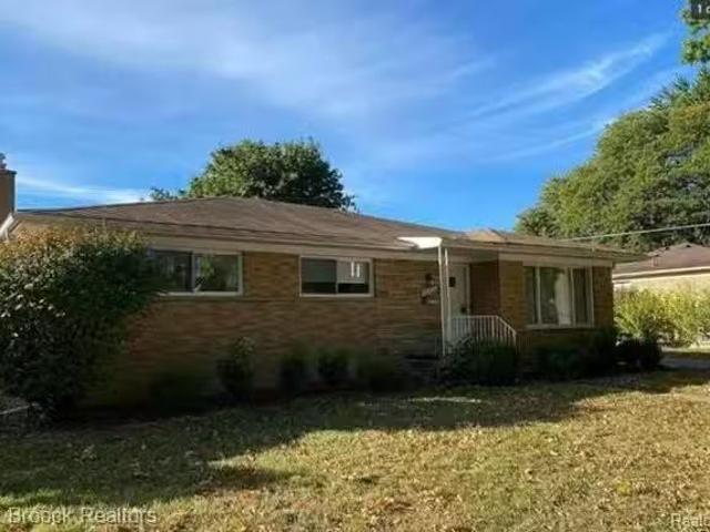 Ranch Livonia, MI 29655 Oakview St