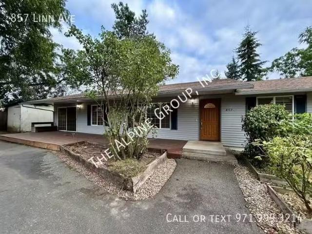 Ranch Style 3 Bedroom in Oregon City! 857 Linn Ave