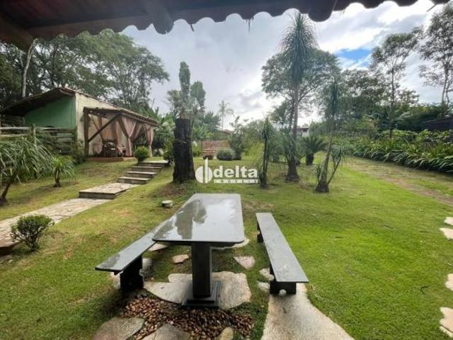 Rancho em condomínio disponível para venda no bairro Zona Rural De Uberlândia em Uberlândia MG