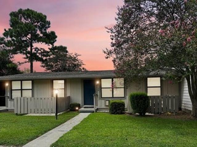 Ranchside Two Bedroom Two Bath with Master Bedroom Apartment