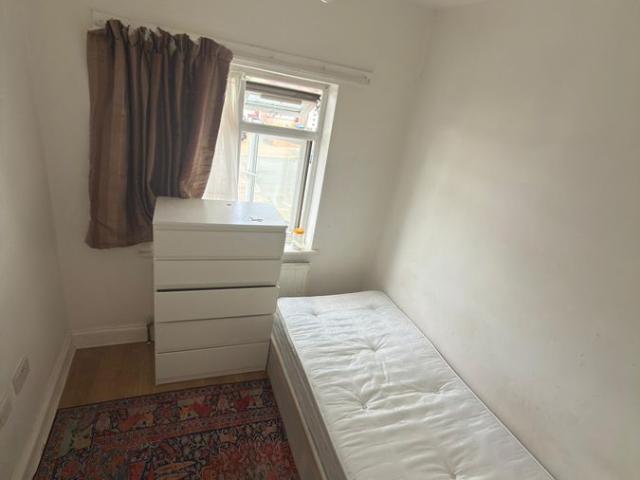 Randall Avenue, London NW2, Room to rent, £710 pcm | PrimeLocation