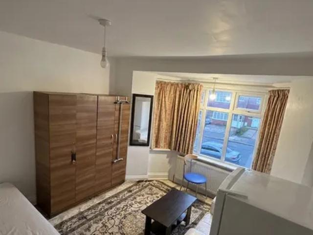 Randall Avenue, London, NW2 7SU, United Kingdom | Room for rent #167618403 | Rentberry