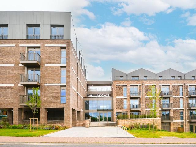 Randalls Way, Leatherhead KT22, 3 bed flat to rent, £2,700 pcm | PrimeLocation