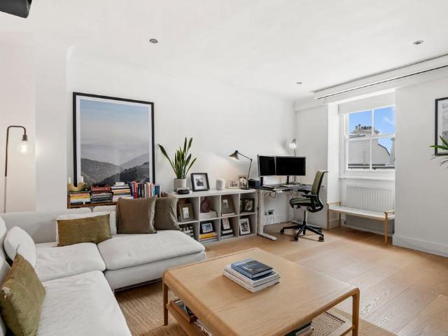 Randolph Avenue, London, W9 1 bed flat to rent £2,750 pcm £635 pw