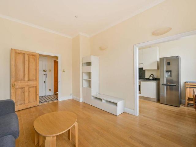Randolph Avenue, Maida Vale, London, W9 1 bed flat to rent £4,000 pcm £923 pw