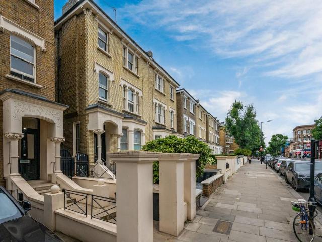 Randolph Avenue, Maida Vale, London, W9 2 bed flat to rent £3,500 pcm £808 pw