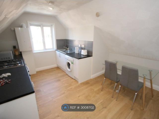 Randolph Road, Bournemouth BH1, 2 bed flat to rent, £1,100 pcm | PrimeLocation