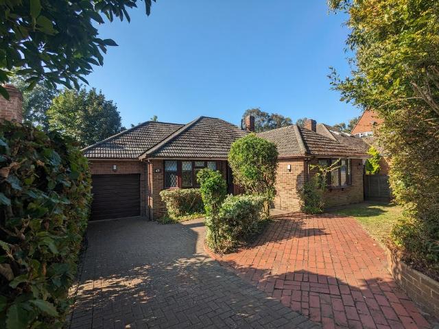 Ranelagh Crescent, Ascot, SL5 3 bed bungalow to rent £2,400 pcm £554 pw