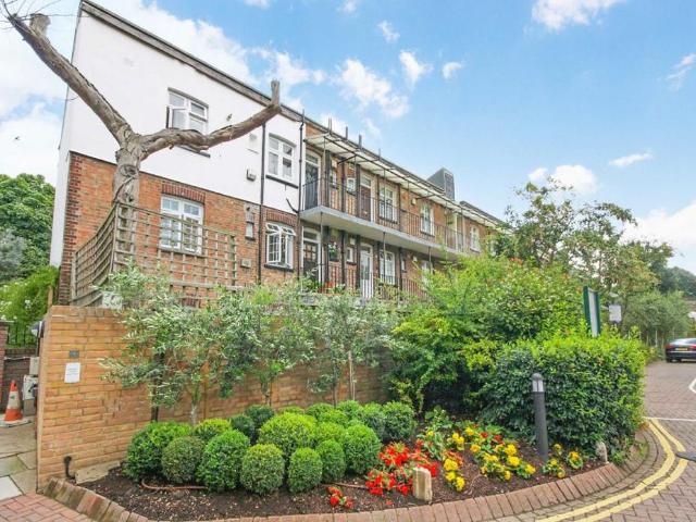 Ranelagh Gardens, London SW6 2 bed flat to rent £2,297 pcm £530 pw