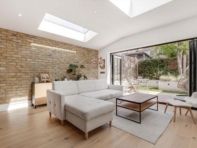 Ranelagh Road, London E11 4 bed terraced house to rent £3,500 pcm £808 pw