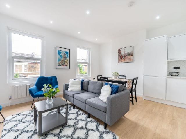 Raneleagh Road, Harlesden, London, NW10 2 bed flat to rent £2,300 pcm £531 pw