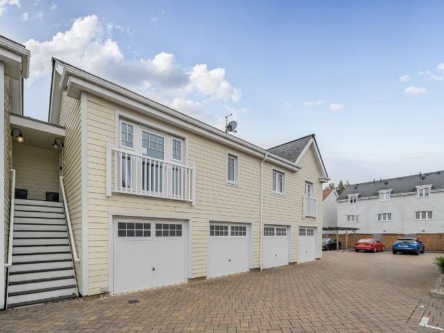 Rangeley Place, Reading RG2, 2 bed maisonette to rent, £1,695 pcm | PrimeLocation