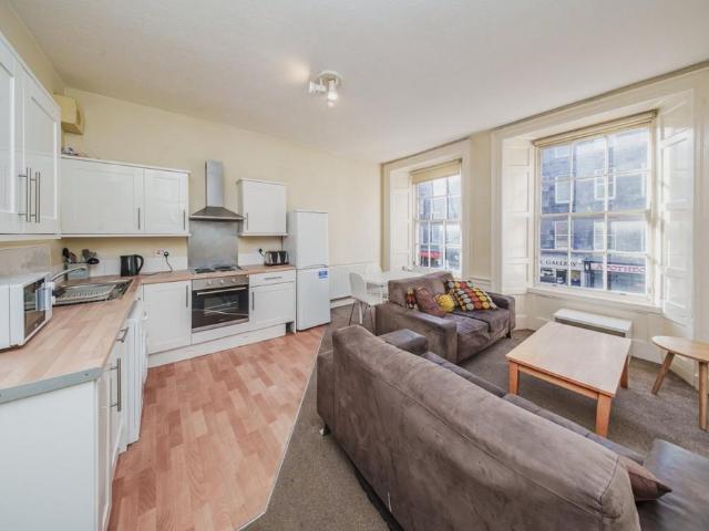 Rankeillor Street, Edinburgh, EH8 4 bed flat to rent £2,450 pcm £565 pw