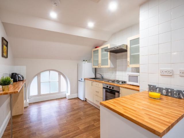 Ranmoor Road, Sheffield S10, 2 bed flat to rent, £1,350 pcm | PrimeLocation