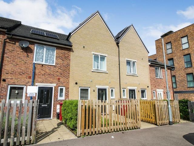 Rannoch Street, Tilehurst RG30, 2 bed terraced house to rent, £1,400 pcm | PrimeLocation