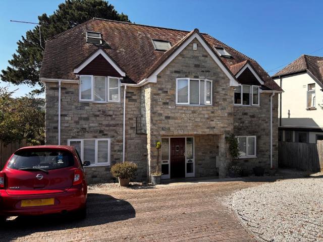 Rabling Road, Swanage BH19 2 bed ground floor flat to rent £1,050 pcm £242 pw