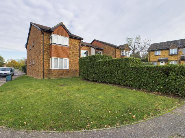 Rabournmead Drive, Northolt, UB5 Studio to rent £1,050 pcm £242 pw