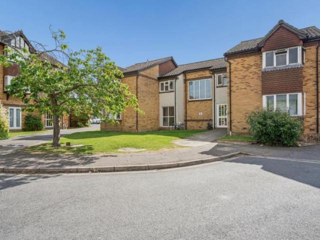 Rabournmead Drive, Northolt UB5, Studio to rent, £1,100 pcm | PrimeLocation