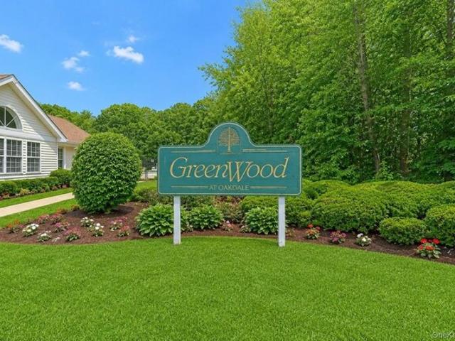Race Pl, Oakdale, Condo For Sale