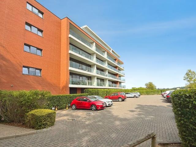Racecourse Road, Newbury, Berkshire RG14, 2 bed flat to rent, £1,750 pcm | PrimeLocation