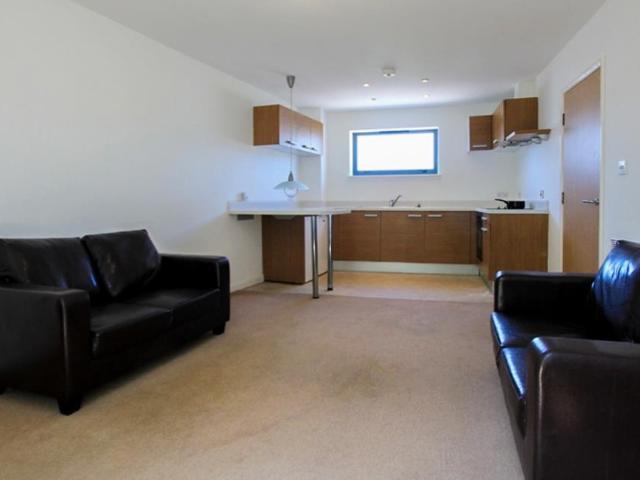 Radyr Place, Cardiff CF14 2 bed flat to rent £1,000 pcm £231 pw