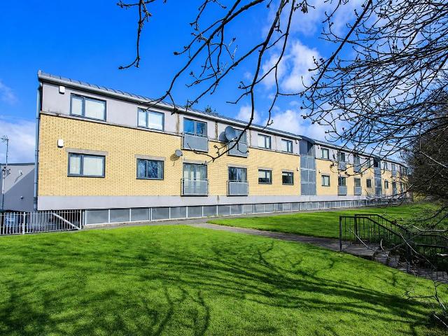 Radyr Place, Gabalfa CF14, 2 bed flat to rent, £950 pcm | PrimeLocation