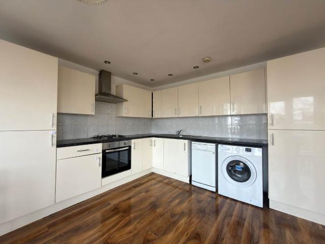 Radalco House, Hounslow TW3, 2 bed flat to rent, £2,000 pcm | PrimeLocation