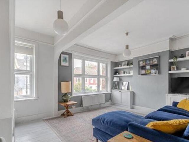 Radbourne Road, Balham, 3 Bedroom Flat