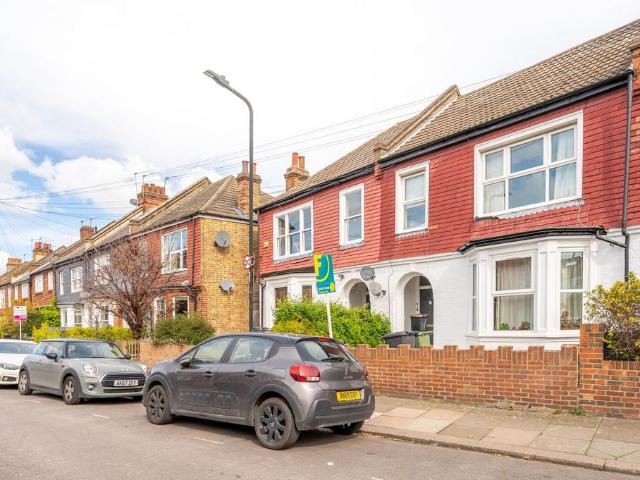 Radbourne Road, Balham, London, SW12 2 bed flat to rent £2,600 pcm £600 pw