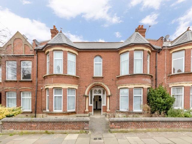 Radbourne Road, Balham SW12, 1 bed flat to rent, £2,000 pcm | PrimeLocation