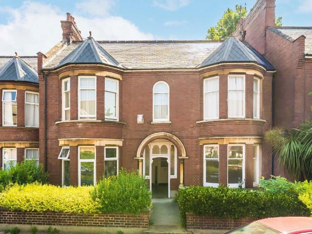 Radbourne Road, London SW12, 1 bed flat to rent, £2,000 pcm | PrimeLocation