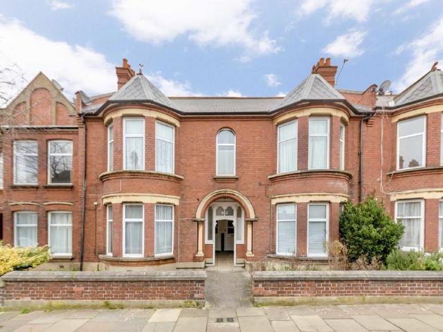 Radbourne Road, London SW12 1 bed flat to rent £2,000 pcm £462 pw