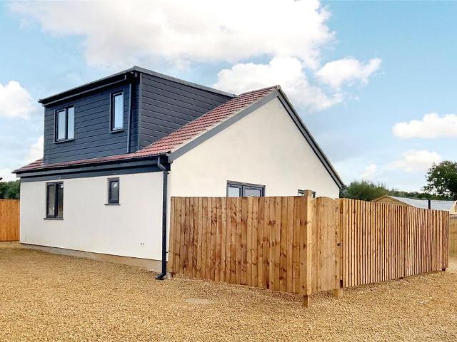 Radclive Road, Gawcott. 2 bed detached house to rent £1,550 pcm £358 pw
