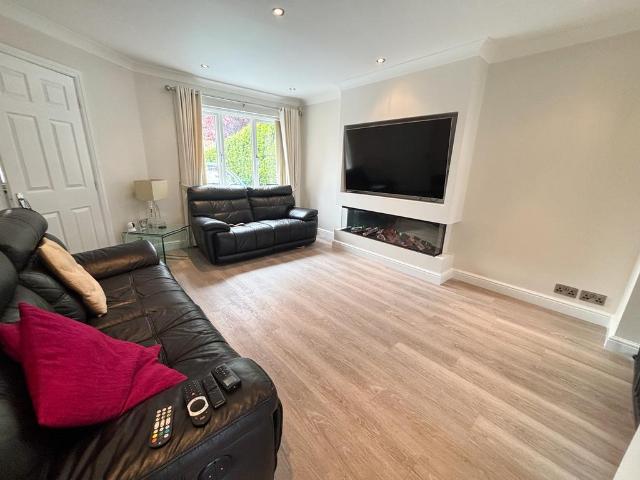 Radcliffe, Manchester M26 3 bed detached house to rent £1,295 pcm £299 pw