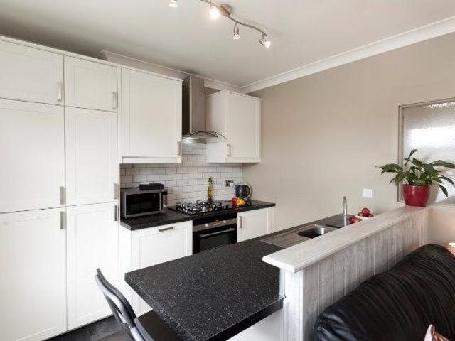 Radcliffe Road, West Bridgford, Nottingham NG2, 2 bed flat to rent, £1,200 pcm | PrimeLocation