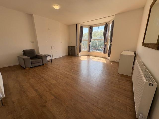 Radcliffe Road, West Bridgford, Nottingham, Nottinghamshire NG2, 3 bed flat to rent, £995 pcm | PrimeLocation