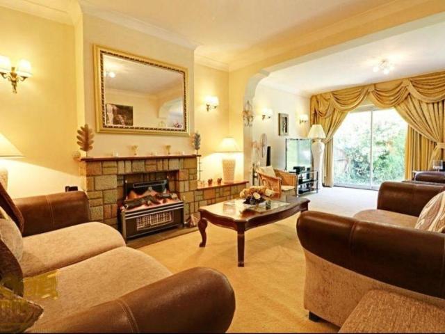 Radcliffe Road, Harrow HA3 5 bed property to rent £3,350 pcm £773 pw