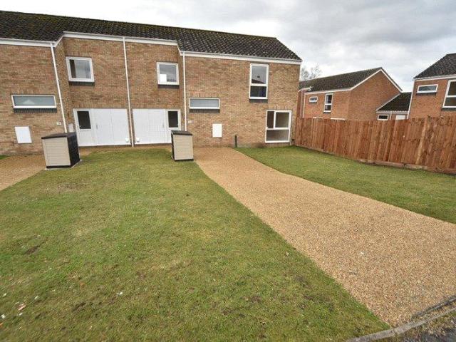 Radcliffe Road, Lords Walk, Brandon. 3 bed end of terrace house to rent £1,515 pcm £350 pw