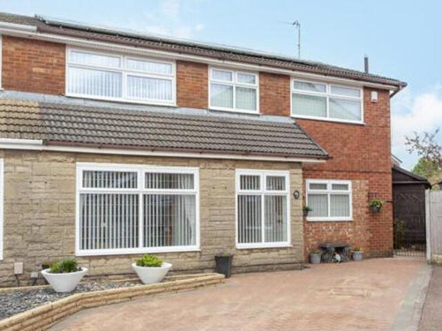 Radcliffe, Winston Close, Manchester, 4 Bedroom Semi detached