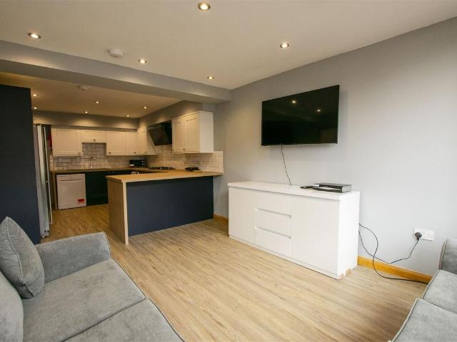 Raddlebarn Road, Birmingham, West Midlands B29, 8 bed shared accommodation to rent, £563 pcm | PrimeLocation