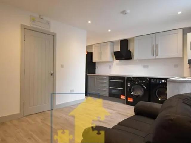 Raddlebarn Road, Stirchley, B29 6HQ, United Kingdom | 4 bed townhouse for rent #134814245 | Rentberry