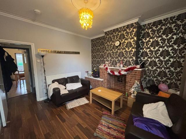 Radford Boulevard, Nottingham. 3 bed house to rent £1,235 pcm £285 pw