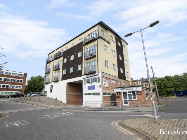 Radford House, Radford House CM12, 2 bed flat to rent, £1,350 pcm | PrimeLocation