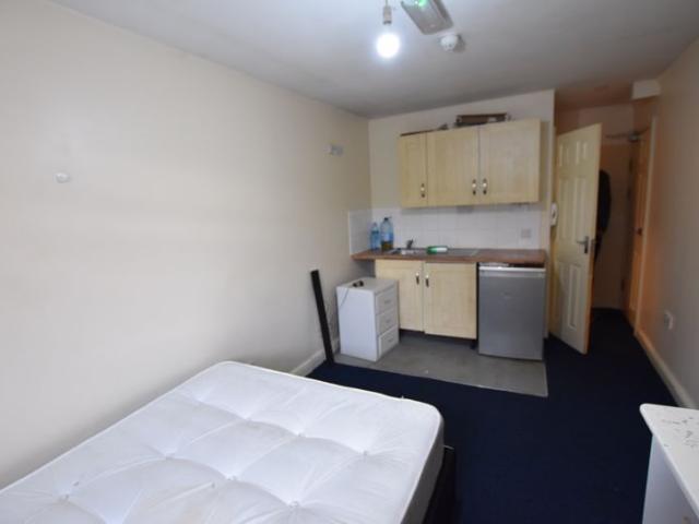 Radford Road, Nottingham NG7, Studio to rent, £595 pcm | PrimeLocation