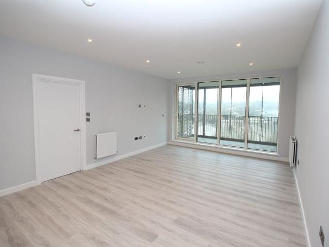 Radford Way CM12, 2 bed flat to rent, £2,000 pcm | PrimeLocation