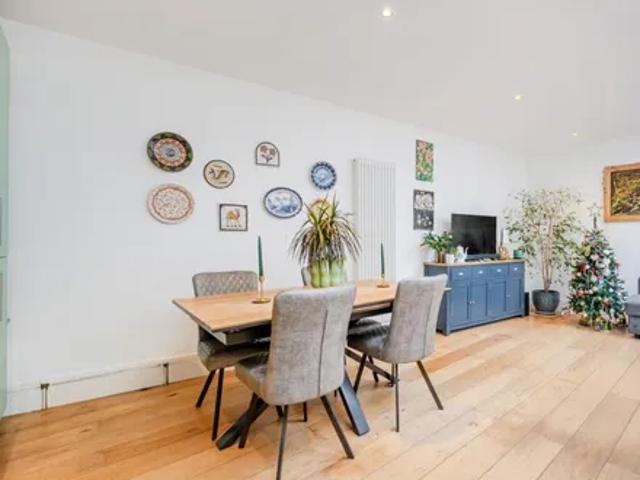 Radha Krishna Temple Shyama Ashram, Balham New Road, London, SW12 9PH, United Kingdom | 2 bed apartment for rent #167385990 | Rentberry