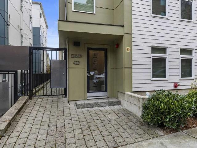 Radian Apartments Studio Apartment for Rent at 4215 9th Ave Ne, Seattle, WA 98105 University District